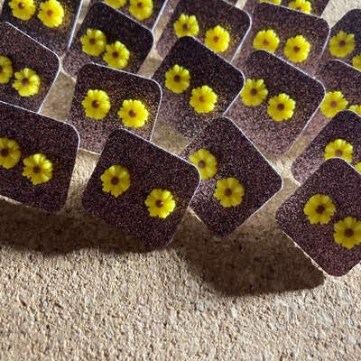 8mm Two-tone Daisy Cabochons in Yellow and Brown Flatback Resin Flower ...