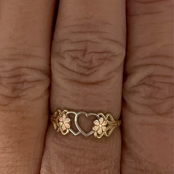 Size 6 or 7 Estate 10k Yellow White Rose Gold Heart Flower Ring ...