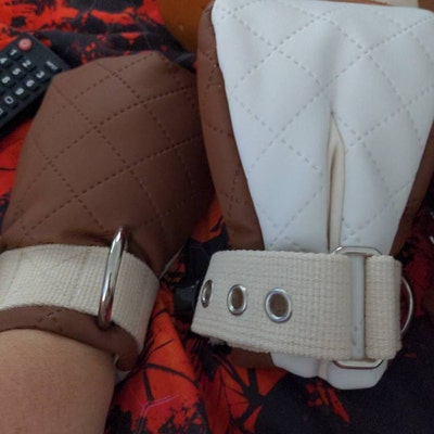 Medical Safety Mittens Bicolor Quilted Padded Mittens With Segufix ...