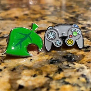 Nintendo Gamecube Controller Enamel Lapel Pin in 6 Colors Super Smash ...