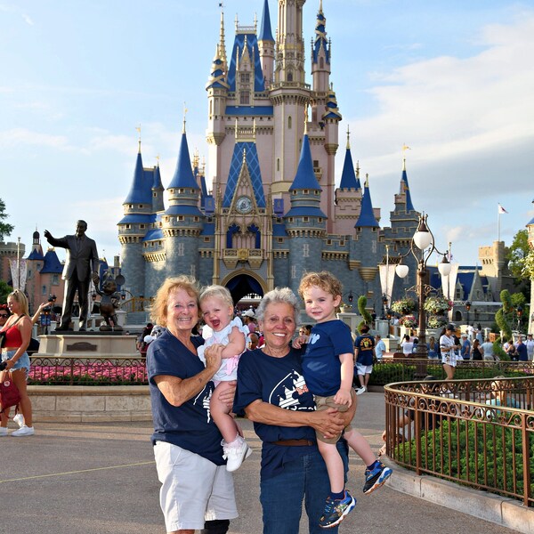 This is What an Awesome Uncle Looks Like T Shirt, New Uncle Shirt ...