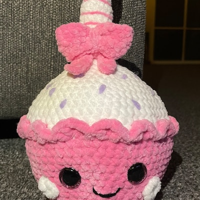 Cupcake Crochet Pattern for Birthday Girl, Large Cupcake Amigurumi ...