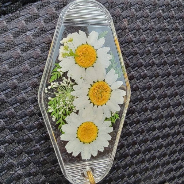 Pressed Flower Retro Motel Keychain | Custom Keychain | Pressed Flower ...
