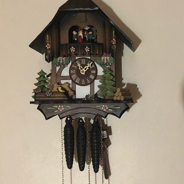 Classic 1960’s Dark Brown Vintage Leaf and Loon Style Cuckoo Clock ...