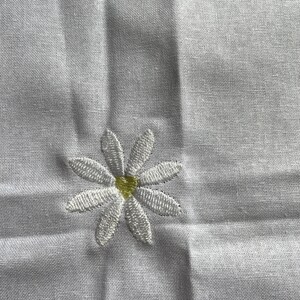 Half Daisy Flowers Embroidery Design Floral Machine - Etsy