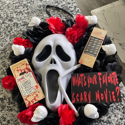 Horrible Scream Halloween Wreath White Mask Killer's Death Call ...