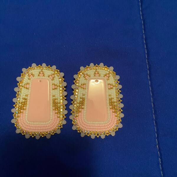 Handmade Beaded Popsocket, Earrings, and ID Badge - Etsy