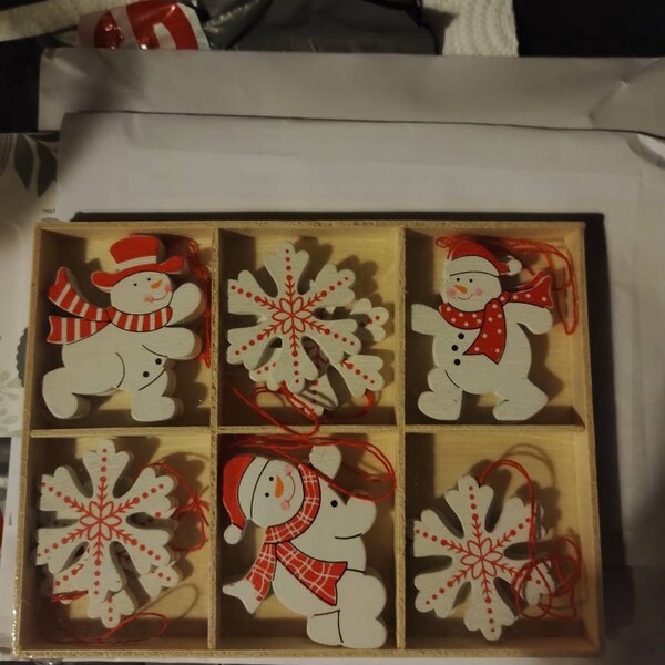 12 Christmas Wooden Hanging Snowflakes & Snowmen, Wooden Tree ...