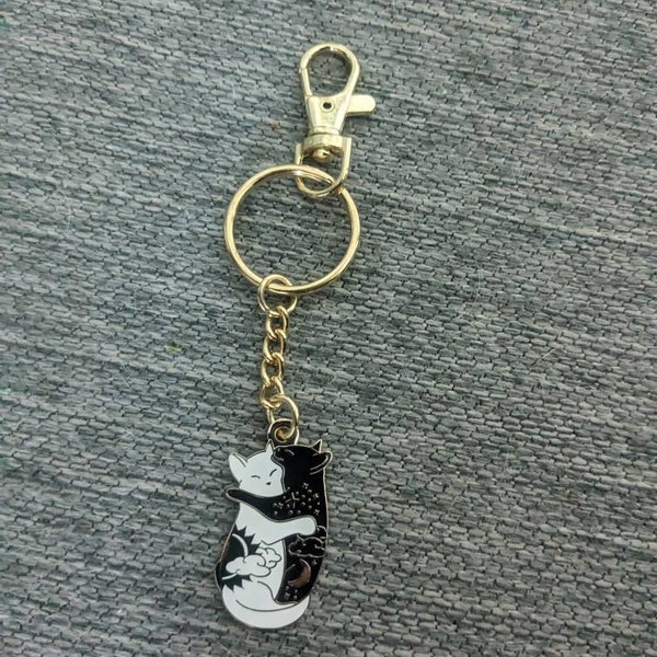 Day & Night Hugging Cat Keychain Yin Yang Cat Moon Keychain Cute ...