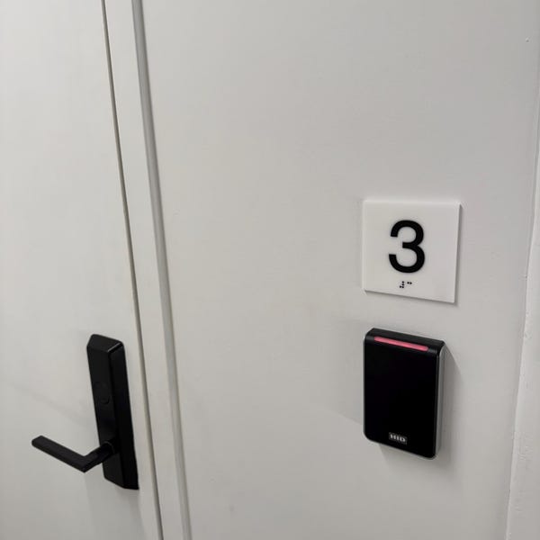 Checkout Sign With Arrow. Arrow Signs. Directional Checkout Sign ...