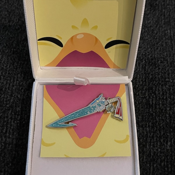 Final Fantasy Weapons Enamel Pins - FF7 Buster Sword - FF8 Gunblade ...