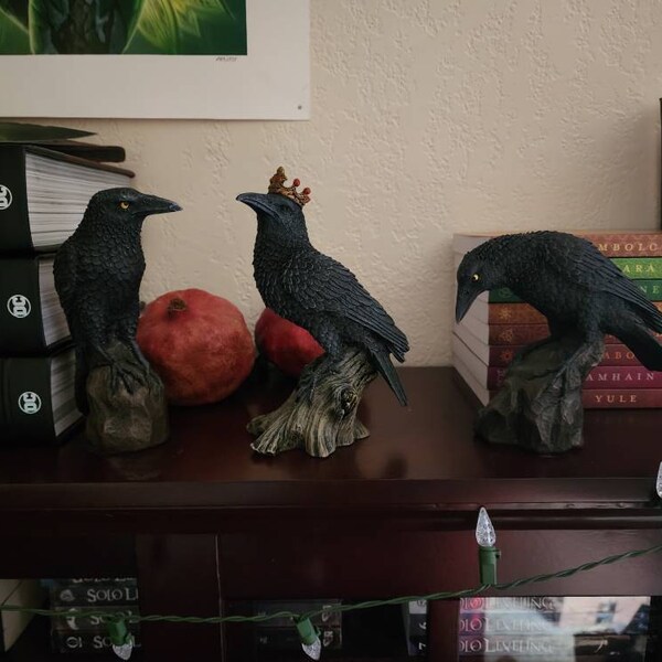 Crowned Crow Statue - Etsy