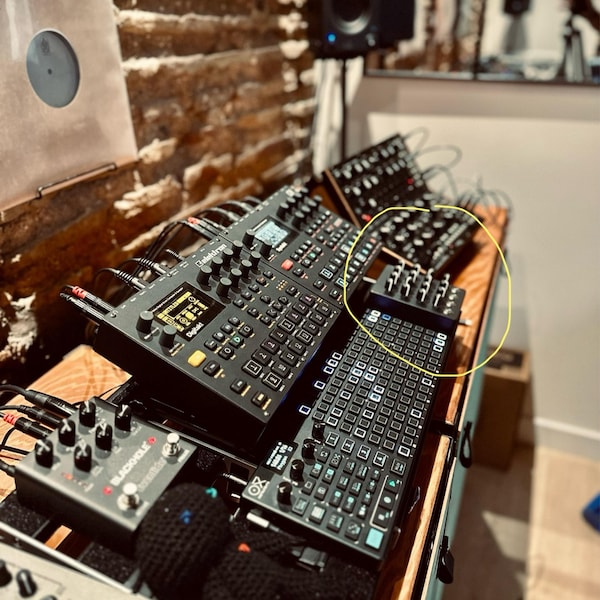 Midi Controller BB-XL / 8 LED Arcade Buttons / 96 Potentiometers / Din ...