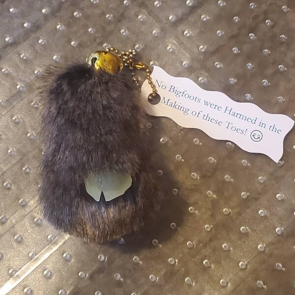 Lucky Bigfoot Toe Bigfoot Key Chain Tag Along Sasquatch Toe Hairy Toe ...