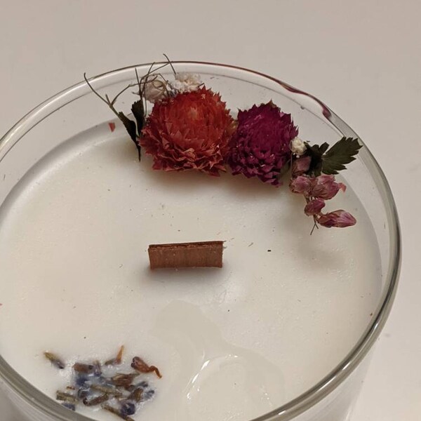 Merry Go Round Crystal Soy Candle// Dry Flower Soy Candle - Etsy