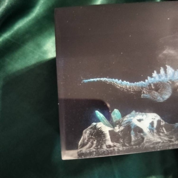 Giant Monster Burning Night Lamp Atomic Breath Resin Lamp Monster ...