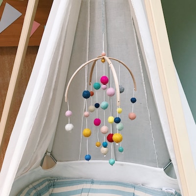 Mobile boules de laine blush violet rose jaune d'oeuf - Etsy France