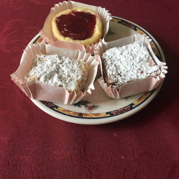 100 Paper Baking Cups Oven Safe Square Baking Cups Parchment Cups Small ...