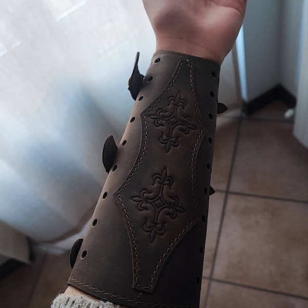 Leather Archery Arm Guard fleur-de-lis - Etsy