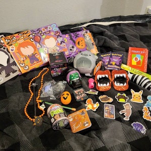 Kids Mystery Box St. Patrick's Day Gift Mystery Scoop, Toy Confetti ...