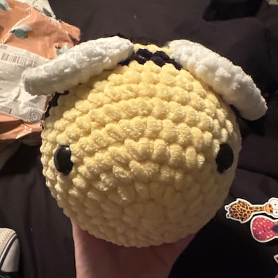Type 1 Diabeetes Crocheted Bumblebee With Dexcom Attached - Etsy