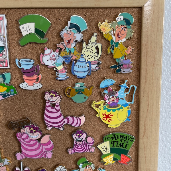 Jumbo Alice in Wonderland Pin Alice Au Pays Des Merveilles Pin's LE65 ...