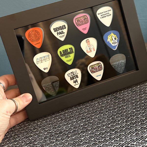 5" X 7" Guitar Pick Display - Horizontal Frame - Holds 12 Guitar Picks ...