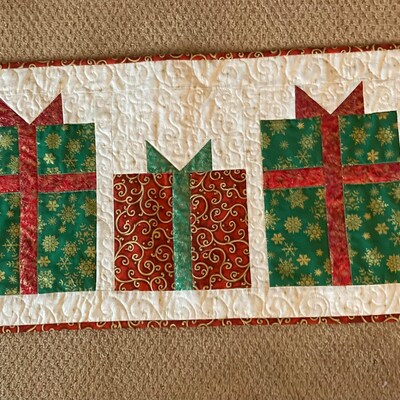 Christmas Present Table Runner PDF Pattern - Etsy