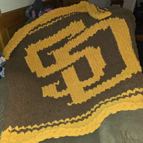 Fisherman With Bass - Finger Knitting / Chunky Knit Blanket Pattern - Etsy