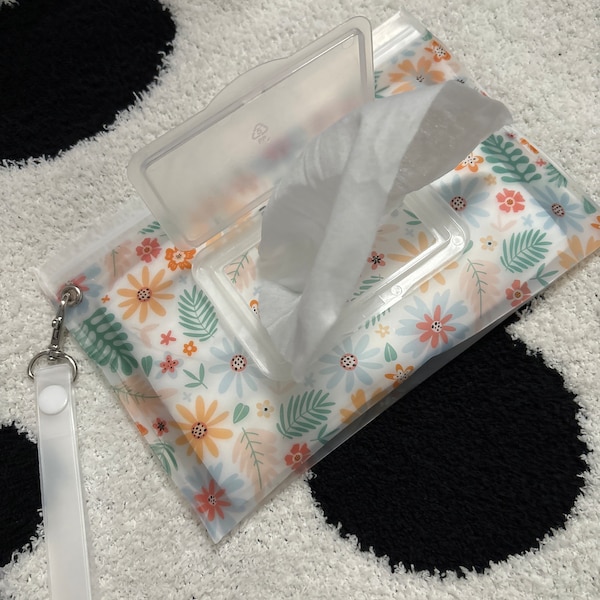 Wet Wipes Mini Pouch Baby Travel Mini Wipe Case Mini Wet Wipe Dispenser ...