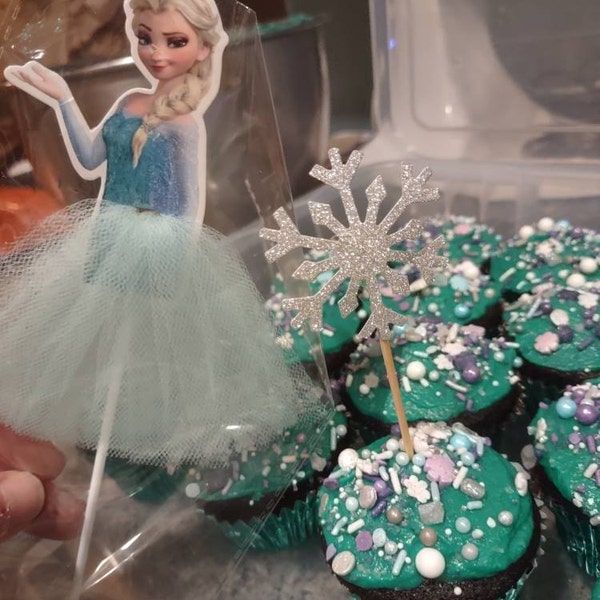 Frozen Elsa and Anna Like Characters , Silver Castle & Snowflake Cake ...