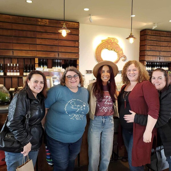 Sips About to Go Down Matching Tee,wine Girls Trip Shirt,girls Weekend ...