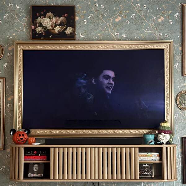 NEW! the Portrait TV Frame, Vintage Gold Frame TV Wall Art, Aesthetic ...