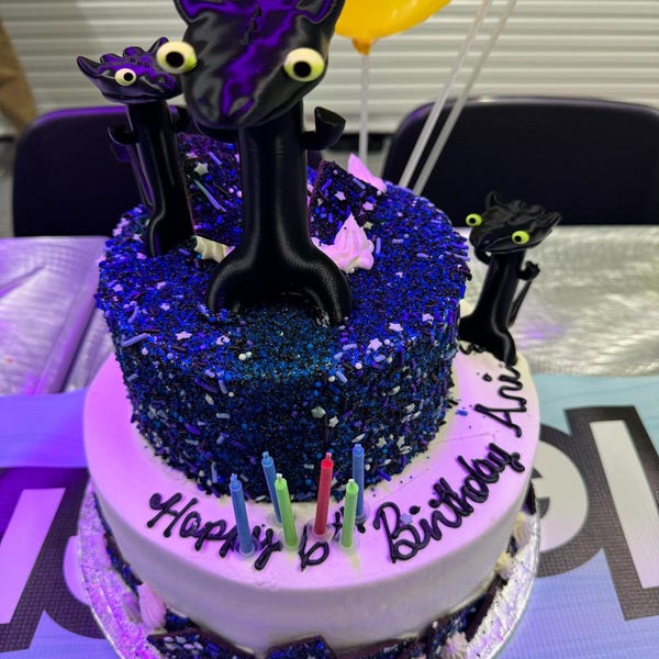 Toothless Dancing Dragon Figurine: HTTYD Meme Desk Decor - Etsy