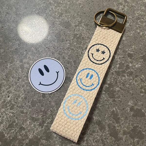 Smile Keychain Wristlet / Key Fob / Smile Keychain / Smiley Face ...