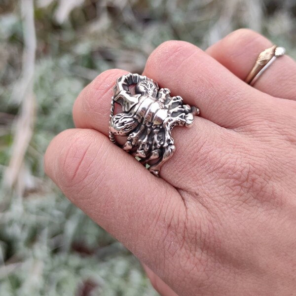 H.R. Giger Inspired , Alien Facehugger Ring, Facehugger, Chestburster ...