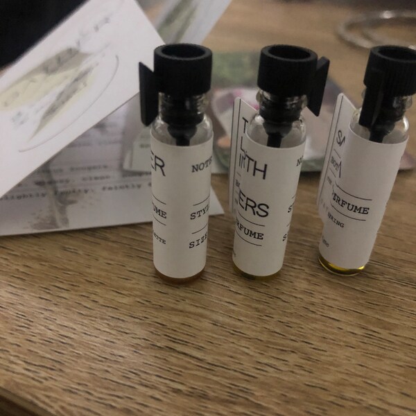 FALLING ..... Natural Botanical Perfume the Embrace of October Fruity ...