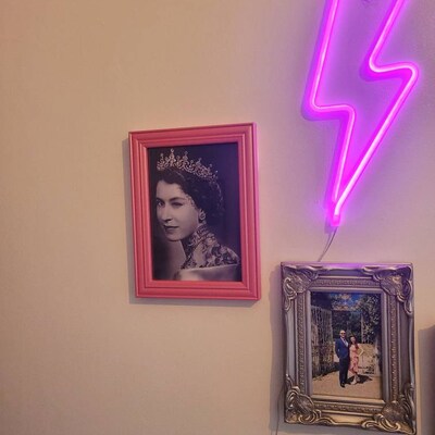 Punk Queen Queen Elizabeth Home Decor Wall Art Print Limited Edition ...