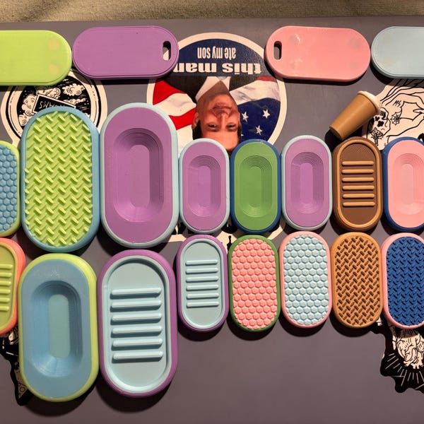 Fidget Holder Keychain - 3D Printed Slider Carrier for the Pill - Etsy