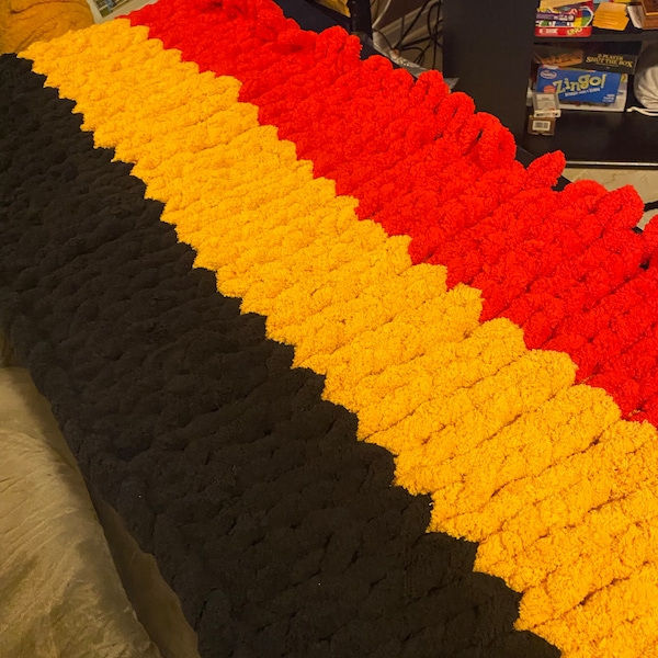 SALE! 36 Colors AVAILABLE, Spring Colors, Chunky Yarn, Arm Knitting ...