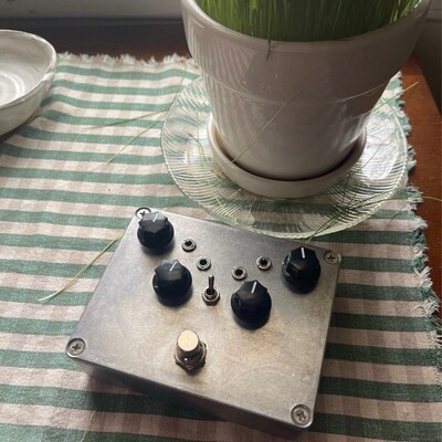 4 Oscillator Patchable Crackle Box // Noise Synth With Patch Bay ...