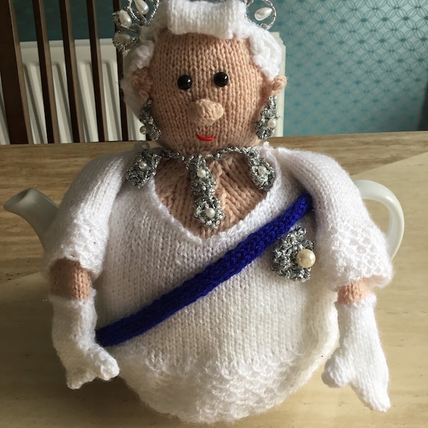 Queen Elizabeth II Tea Cosy Knitting Pattern - Etsy