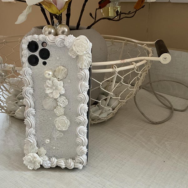 Baroque-style Cream Phone Case: Customizable Decoden for Apple, Samsung ...