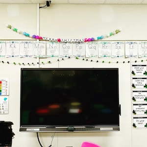 TAYLOR SWIFT BIRTHDAY Friendship Bracelet Garland - Etsy