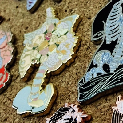 Rose Noir Metal Pin - Etsy