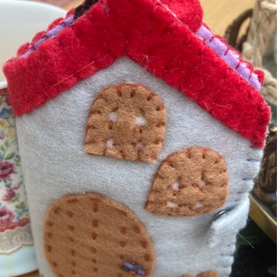 Tiny Felt Doll With Dollhouse and Clothes PDF Pattern and Tutorial - Etsy