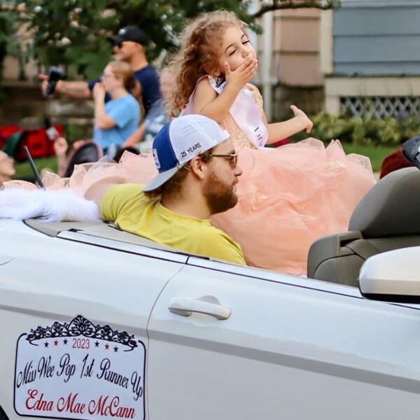 Pageant Magnets for Your Parade Car. Custom Auto Magnets Parade Signs ...