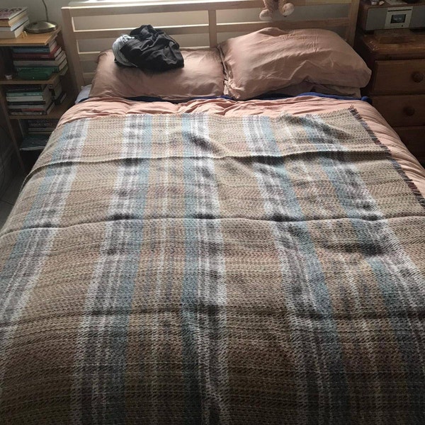 Raspberry Pink and Sage Green Illusion Weave Pure New Wool Blanket ...