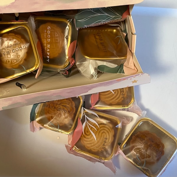 Fresh Made 500g Each Party Size Mooncake Oversize Family Size Best Gift ...