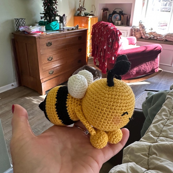Sleeping Bee Crochet Pattern, Simple Beginners Amigurumi Animal ...